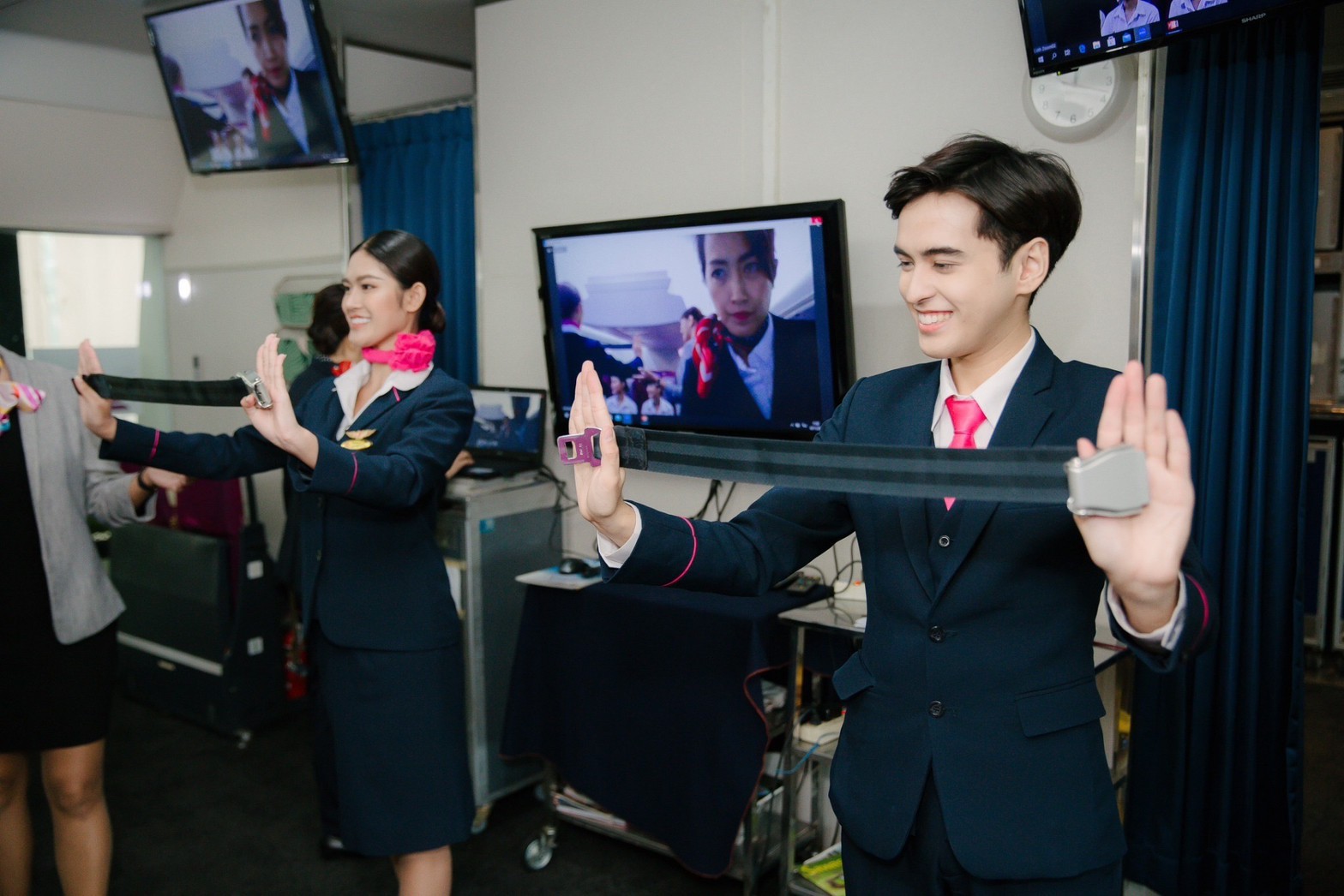 อยากเป็น“แอร์โฮสต์”หรือ“สจ๊วต”ต้องเริ่มยังไง? Review การเรียนสาขาธุรกิจ ...