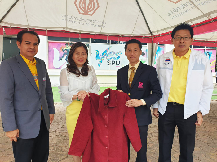 SPU ชลบุรี มอบเสื้อกันหนาวนี้เพื่อน้อง สนับสนุน SPU USR ณ รร.กองม่องทะ สังขละบุรี จ.กาญจนบุรี ...