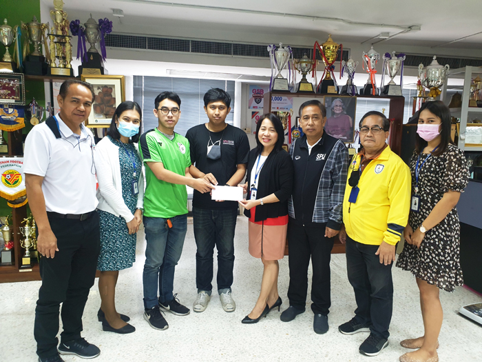 ศูนย์หนังสือ SPU มอบเงินสนับสนุนชมรมนักศึกษา ต่อยอดกิจกรรมจิตอาสา SPU USR - กลุ่มงานกิจการนักศึกษา