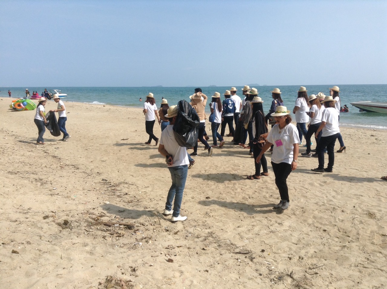 สัมมนานอกสถานที่ เชื่อมความสัมพันธ์ระหว่างรุ่นพี่-รุ่นน้อง SPU 57 (กิจกรรมที่ 2) บำเพ็ญประโยชน์ ...