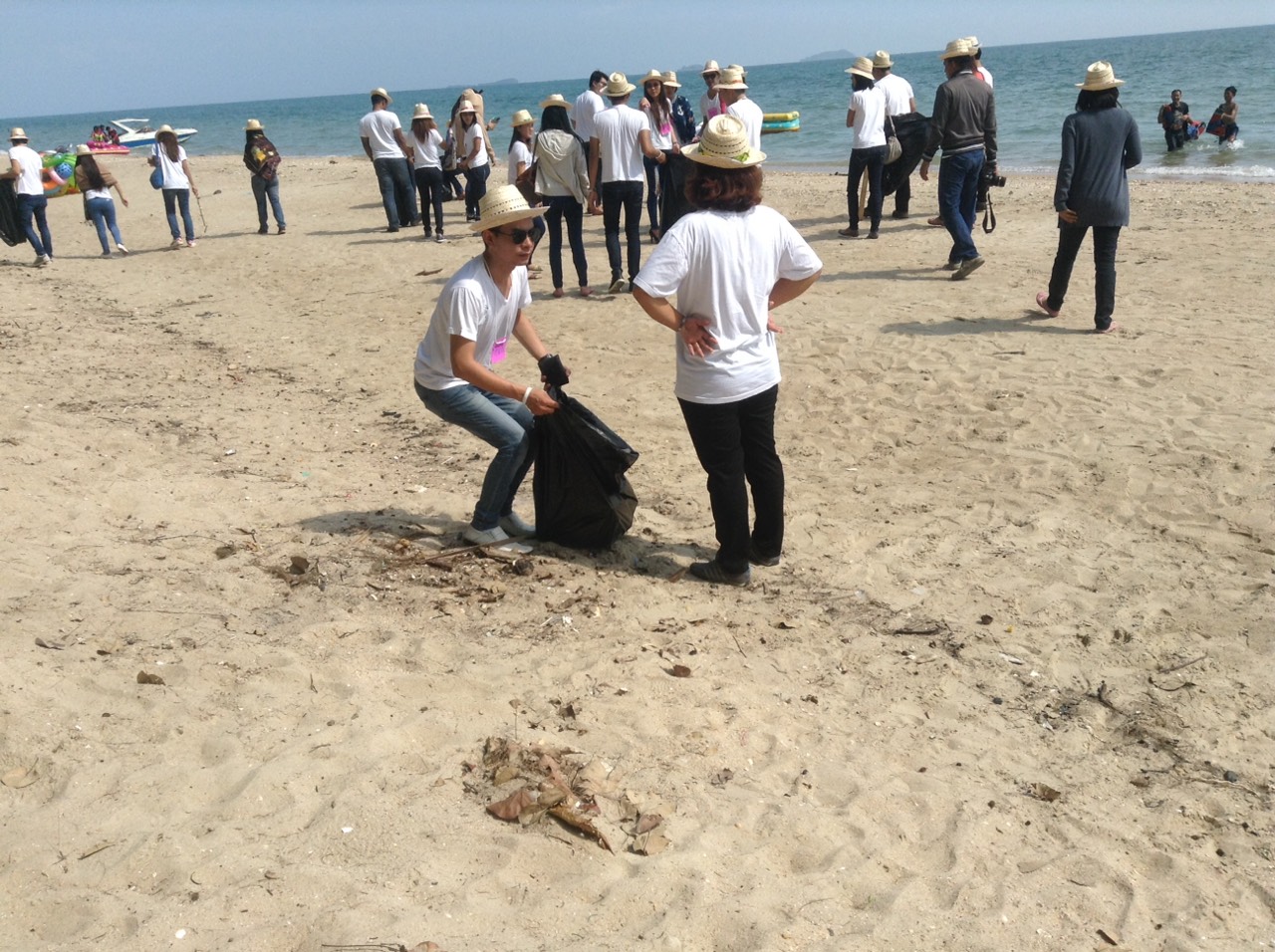 สัมมนานอกสถานที่ เชื่อมความสัมพันธ์ระหว่างรุ่นพี่-รุ่นน้อง SPU 57 (กิจกรรมที่ 2) บำเพ็ญประโยชน์ ...