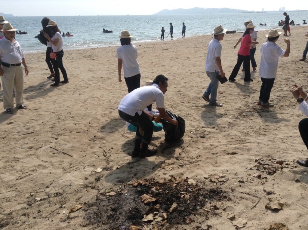 สัมมนานอกสถานที่ เชื่อมความสัมพันธ์ระหว่างรุ่นพี่-รุ่นน้อง SPU 57 (กิจกรรมที่ 2) บำเพ็ญประโยชน์ ...