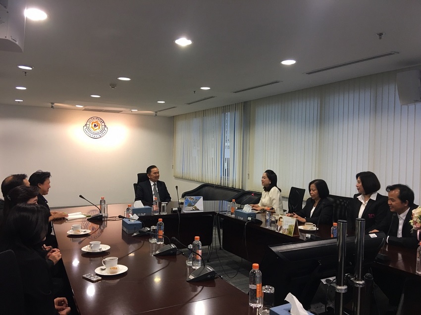 คณบดีและคณาจารย์คณะบัญชี เข้าพบและร่วมแสดงความยินดีแก่ นายกสภาวิชาชีพ ...