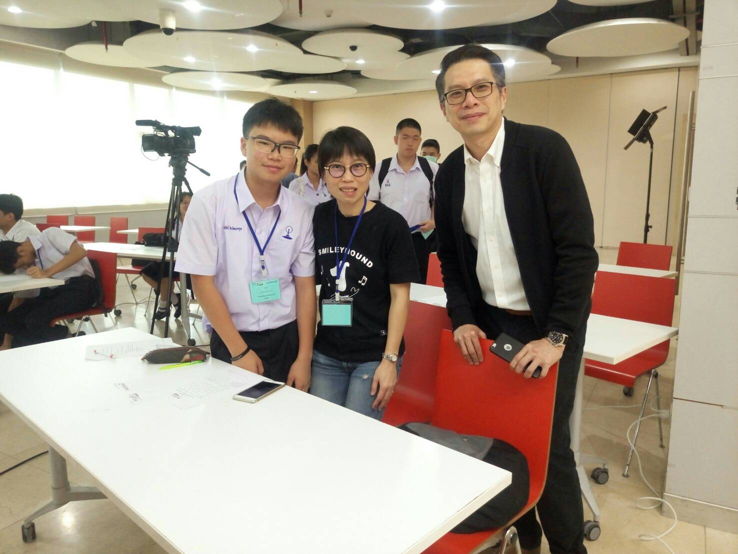 Thai children... are cooler than you think (Line Tracking Robot ...