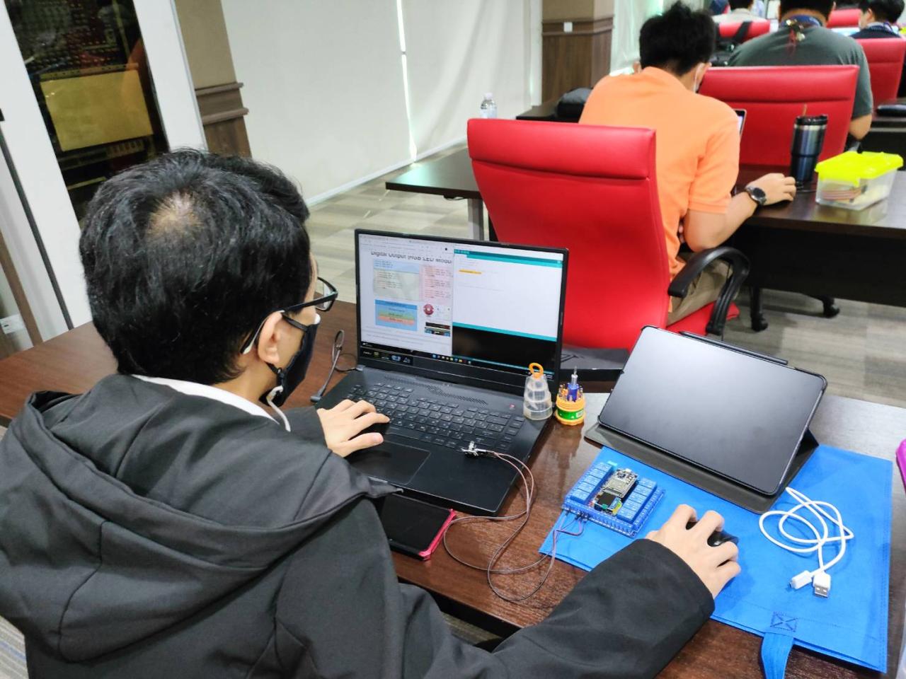 Team CPE เป็นวิทยากรให้ความรู้ ทักษะด้าน IoT - คณะเทคโนโลยีสารสนเทศ