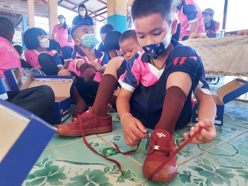 SRIPATUM USR มอบอุปกรณ์กีฬาให้โรงเรียนบ้านห้วยกะโปะ จ.เพชรบูรณ์ - news-update