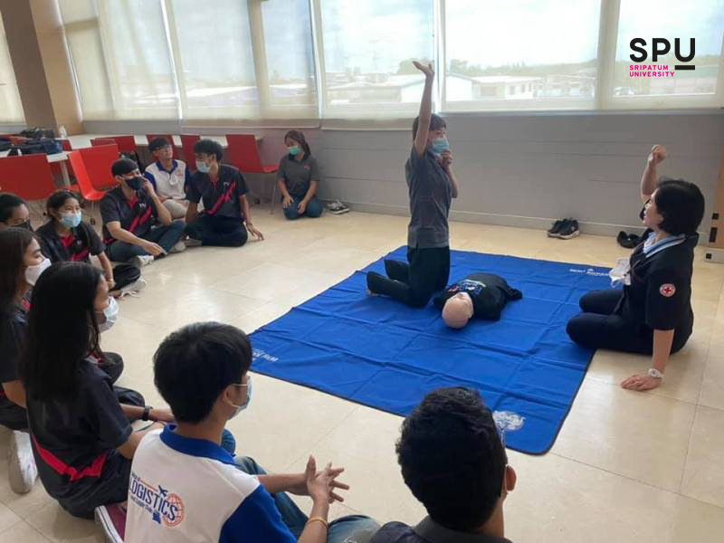 ติดอาวุธ! นศ.ว.โลจิสติกส์ฯ ม.ศรีปทุม กับทักษะการทำ CPR เพื่อช่วยเหลือผู้อื่น - news-update
