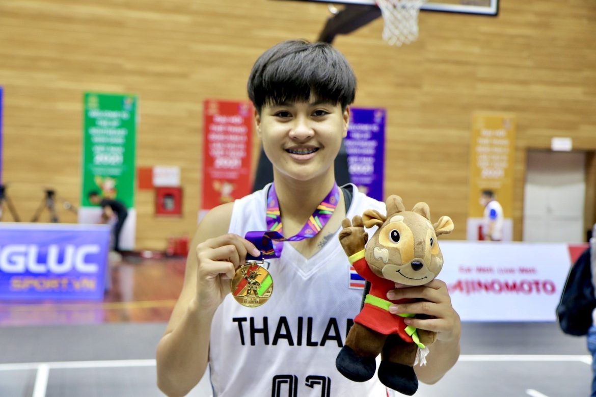 ฝึกให้โปรสไตล์กัปตัน “กิ๊ก” เปิดเคล็ดลับนักบาสทีมชาติ จากรั้ว SPU - SPU News Issue